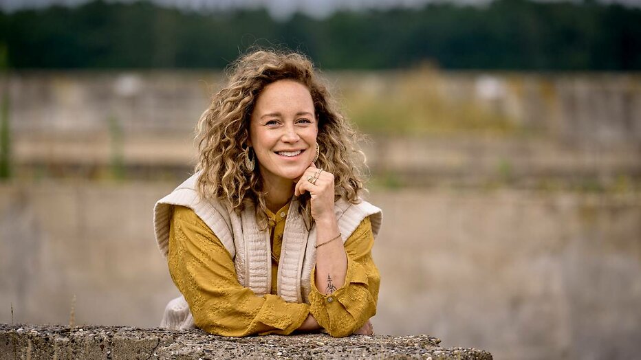 Actrice Anouk Maas verwelkomt dochter Ella-Mae: 'Wat ben je mooi'